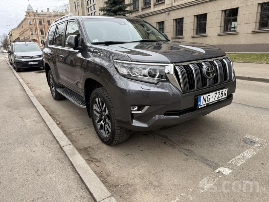 Серый Тойота Ленд Крузер 2022 в Рига, объемом двигателя 2.80 л и пробегом 129 тыс. км за 52500 €, фото 3 на AUTOMOTO.COM.LV