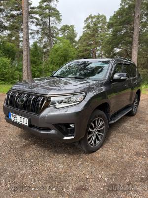 Pelēks Toyota Land Cruiser 2022 Tallina, ar dzinēja tilpumu 2.80 L un nobraukumu 95 tūkst. km par 63000 €, foto  vietnē AUTOMOTO.COM.LV