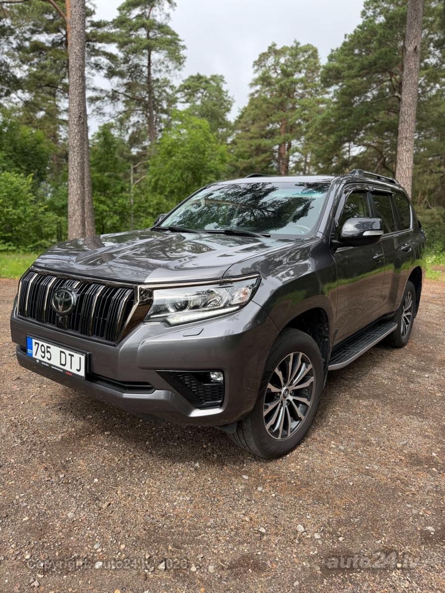 Pelēks Toyota Land Cruiser 2022 Tallina, ar dzinēja tilpumu 2.80 L un nobraukumu 95 tūkst. km par 63000 €, foto 1 vietnē AUTOMOTO.COM.LV