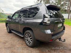 Pelēks Toyota Land Cruiser 2022 Tallina, ar dzinēja tilpumu 2.80 L un nobraukumu 95 tūkst. km par 63000 €, foto 5 vietnē AUTOMOTO.COM.LV