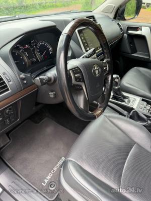 Pelēks Toyota Land Cruiser 2022 Tallina, ar dzinēja tilpumu 2.80 L un nobraukumu 95 tūkst. km par 63000 €, foto 7 vietnē AUTOMOTO.COM.LV