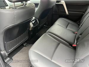 Pelēks Toyota Land Cruiser 2022 Tallina, ar dzinēja tilpumu 2.80 L un nobraukumu 95 tūkst. km par 63000 €, foto 8 vietnē AUTOMOTO.COM.LV