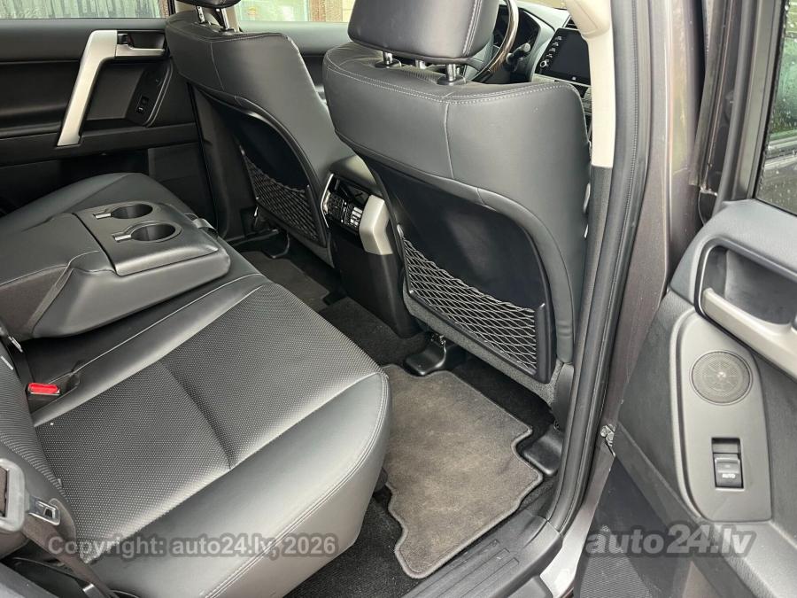 Pelēks Toyota Land Cruiser 2022 Tallina, ar dzinēja tilpumu 2.80 L un nobraukumu 95 tūkst. km par 63000 €, foto 9 vietnē AUTOMOTO.COM.LV