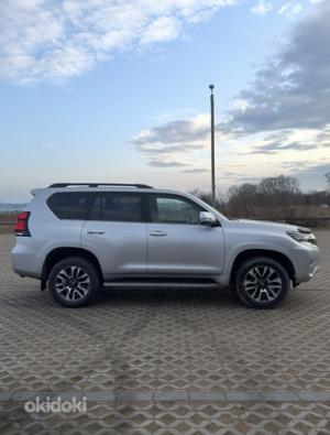 Grey Toyota Land Cruiser 2022 in Tallinn, with an engine capacity of 2.80 L and mileage of 79 thousand km for 58000 €, photo 4 on AUTOMOTO.COM.LV