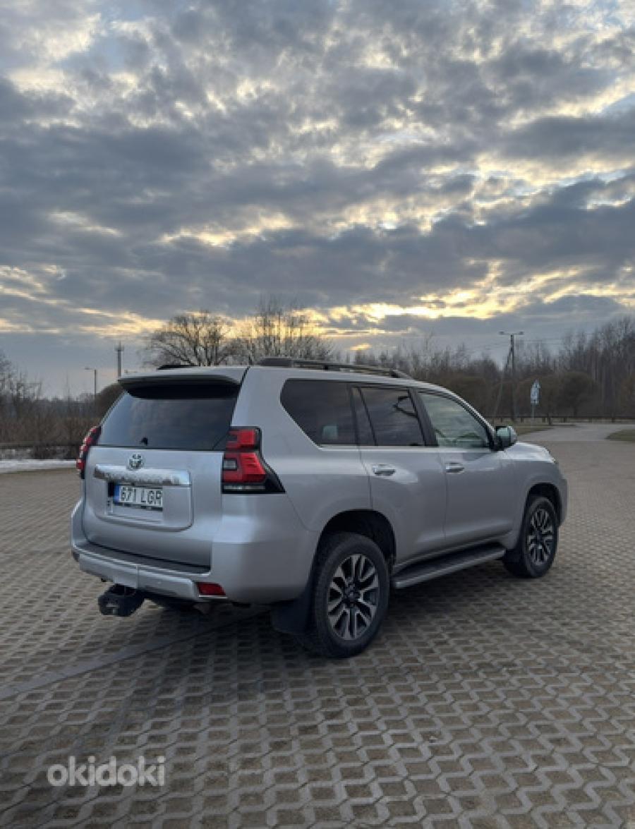 Grey Toyota Land Cruiser 2022 in Tallinn, with an engine capacity of 2.80 L and mileage of 79 thousand km for 58000 €, photo 5 on AUTOMOTO.COM.LV