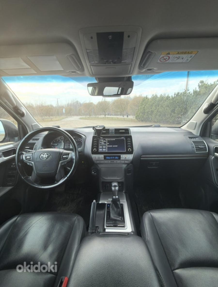 Grey Toyota Land Cruiser 2022 in Tallinn, with an engine capacity of 2.80 L and mileage of 79 thousand km for 58000 €, photo 6 on AUTOMOTO.COM.LV