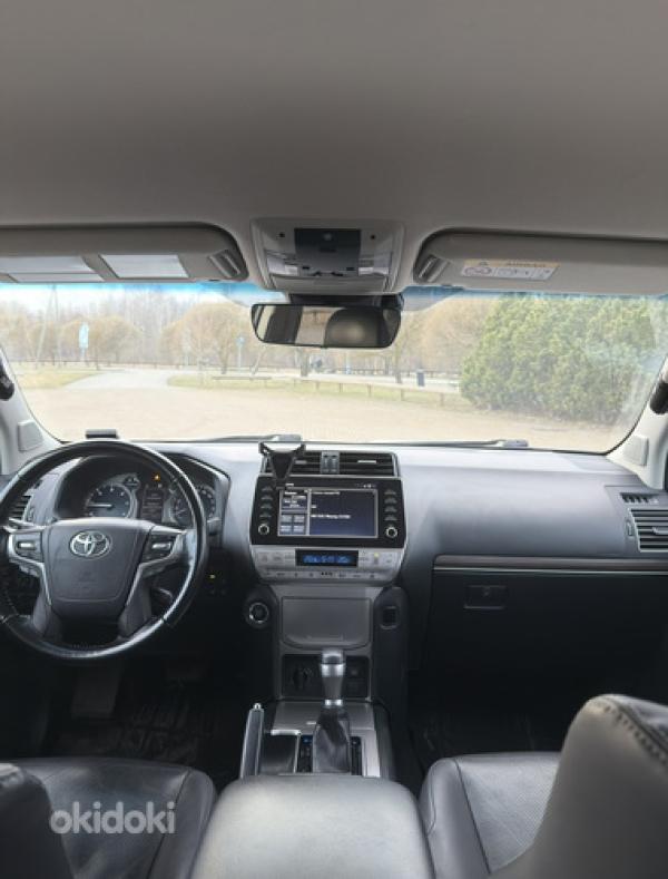 Grey Toyota Land Cruiser 2022 in Tallinn, with an engine capacity of 2.80 L and mileage of 79 thousand km for 58000 €, photo 6 on AUTOMOTO.COM.LV