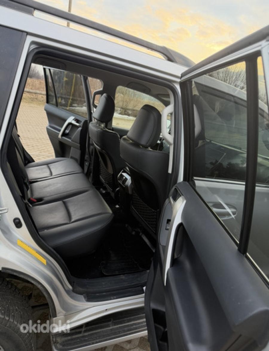 Grey Toyota Land Cruiser 2022 in Tallinn, with an engine capacity of 2.80 L and mileage of 79 thousand km for 58000 €, photo 9 on AUTOMOTO.COM.LV