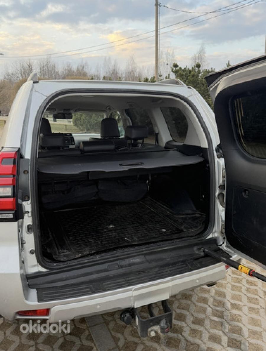Grey Toyota Land Cruiser 2022 in Tallinn, with an engine capacity of 2.80 L and mileage of 79 thousand km for 58000 €, photo 10 on AUTOMOTO.COM.LV