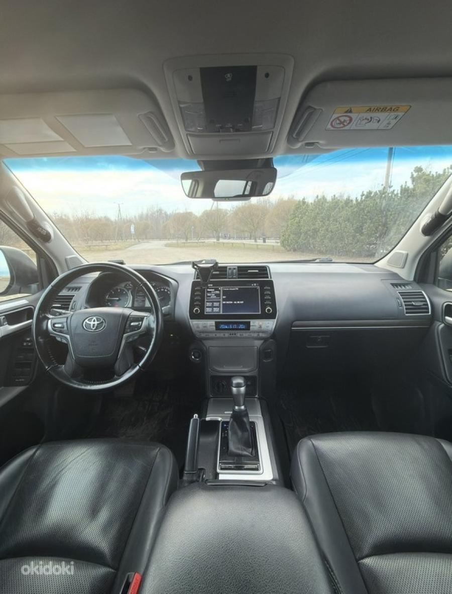 Grey Toyota Land Cruiser 2022 in Tallinn, with an engine capacity of 2.80 L and mileage of 79 thousand km for 58000 €, photo 16 on AUTOMOTO.COM.LV