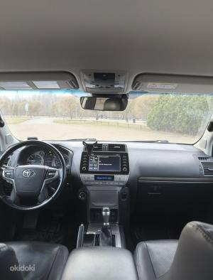 Grey Toyota Land Cruiser 2022 in Tallinn, with an engine capacity of 2.80 L and mileage of 79 thousand km for 58000 €, photo 17 on AUTOMOTO.COM.LV