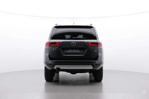 Pelēks Toyota Land Cruiser 2022 Viļņa, ar dzinēja tilpumu 3.30 L un nobraukumu 63 tūkst. km par 158000 €, foto 5 vietnē AUTOMOTO.COM.LV