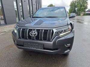Grey Toyota Land Cruiser 2023 in Sakiai, with an engine capacity of 2.76 L and mileage of 39 thousand km for 40300 €, photo 3 on AUTOMOTO.COM.LV