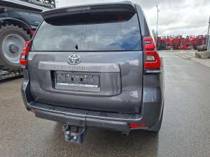 Grey Toyota Land Cruiser 2023 in Sakiai, with an engine capacity of 2.76 L and mileage of 39 thousand km for 40300 €, photo 7 on AUTOMOTO.COM.LV