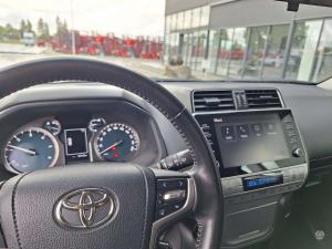 Grey Toyota Land Cruiser 2023 in Sakiai, with an engine capacity of 2.76 L and mileage of 39 thousand km for 40300 €, photo 10 on AUTOMOTO.COM.LV