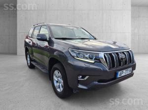 Grey Toyota Land Cruiser 2023 in Riga, with an engine capacity of 2.80 L and mileage of 54 thousand km for 46800 €, photo 3 on AUTOMOTO.COM.LV