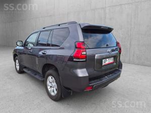 Grey Toyota Land Cruiser 2023 in Riga, with an engine capacity of 2.80 L and mileage of 54 thousand km for 46800 €, photo 4 on AUTOMOTO.COM.LV