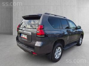 Grey Toyota Land Cruiser 2023 in Riga, with an engine capacity of 2.80 L and mileage of 54 thousand km for 46800 €, photo 5 on AUTOMOTO.COM.LV