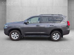 Grey Toyota Land Cruiser 2023 in Riga, with an engine capacity of 2.80 L and mileage of 54 thousand km for 46800 €, photo 6 on AUTOMOTO.COM.LV