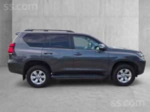 Grey Toyota Land Cruiser 2023 in Riga, with an engine capacity of 2.80 L and mileage of 54 thousand km for 46800 €, photo 7 on AUTOMOTO.COM.LV