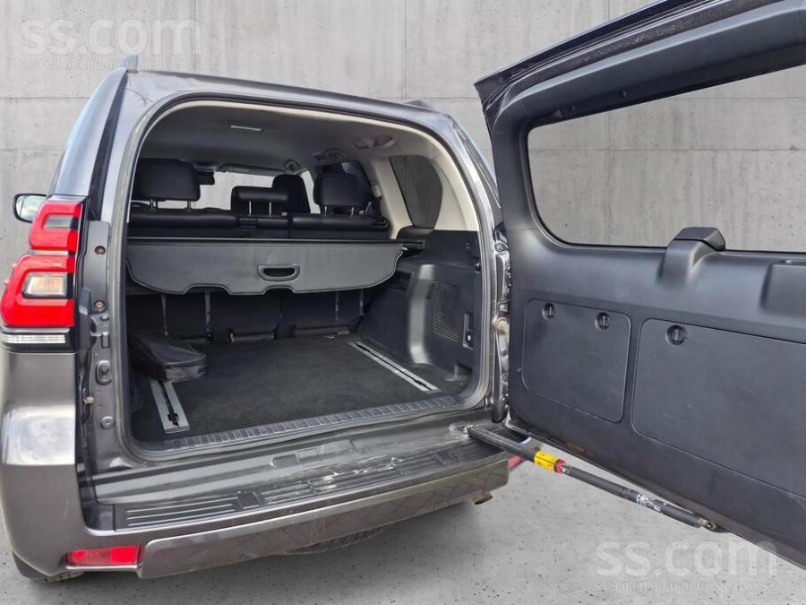 Grey Toyota Land Cruiser 2023 in Riga, with an engine capacity of 2.80 L and mileage of 54 thousand km for 46800 €, photo 9 on AUTOMOTO.COM.LV