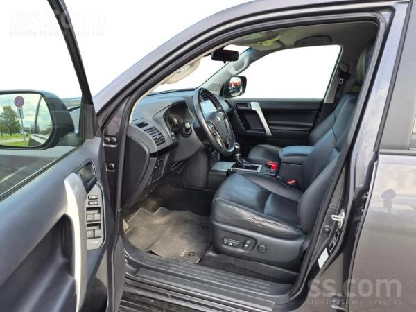 Grey Toyota Land Cruiser 2023 in Riga, with an engine capacity of 2.80 L and mileage of 54 thousand km for 46800 €, photo 11 on AUTOMOTO.COM.LV
