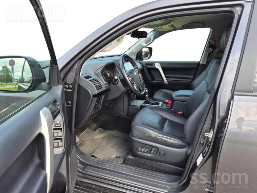 Grey Toyota Land Cruiser 2023 in Riga, with an engine capacity of 2.80 L and mileage of 54 thousand km for 46800 €, photo 11 on AUTOMOTO.COM.LV