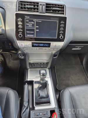 Grey Toyota Land Cruiser 2023 in Riga, with an engine capacity of 2.80 L and mileage of 54 thousand km for 46800 €, photo 13 on AUTOMOTO.COM.LV
