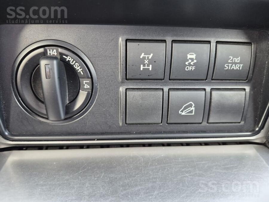 Grey Toyota Land Cruiser 2023 in Riga, with an engine capacity of 2.80 L and mileage of 54 thousand km for 46800 €, photo 15 on AUTOMOTO.COM.LV