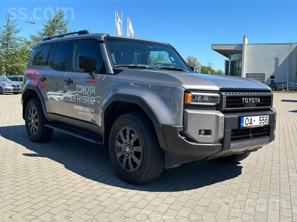 Pelēks Toyota Land Cruiser 2025 Liepāja, ar dzinēja tilpumu 2.80 L un nobraukumu 7 tūkst. km par 77900 €, foto 4 vietnē AUTOMOTO.COM.LV