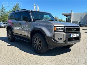 Pelēks Toyota Land Cruiser 2025 Liepāja, ar dzinēja tilpumu 2.80 L un nobraukumu 7 tūkst. km par 77900 €, foto 5 vietnē AUTOMOTO.COM.LV