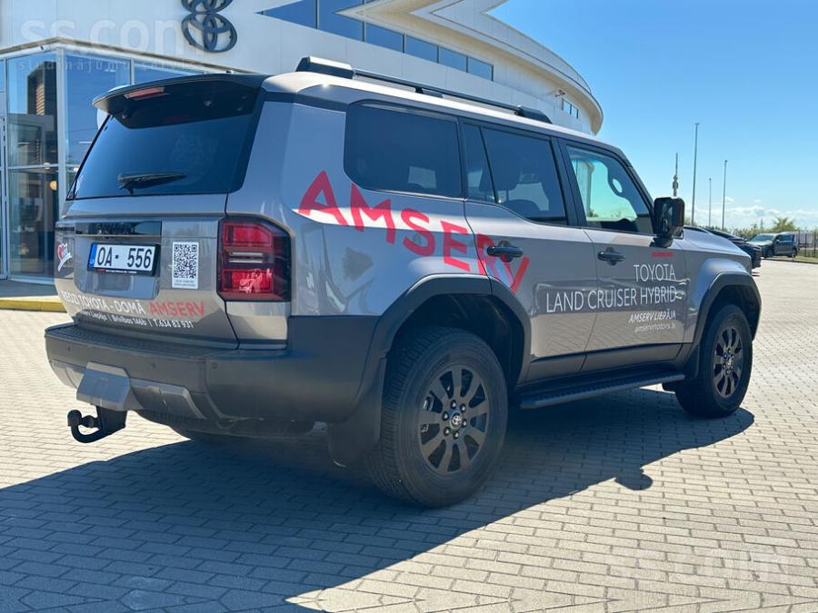 Pelēks Toyota Land Cruiser 2025 Liepāja, ar dzinēja tilpumu 2.80 L un nobraukumu 7 tūkst. km par 77900 €, foto 7 vietnē AUTOMOTO.COM.LV