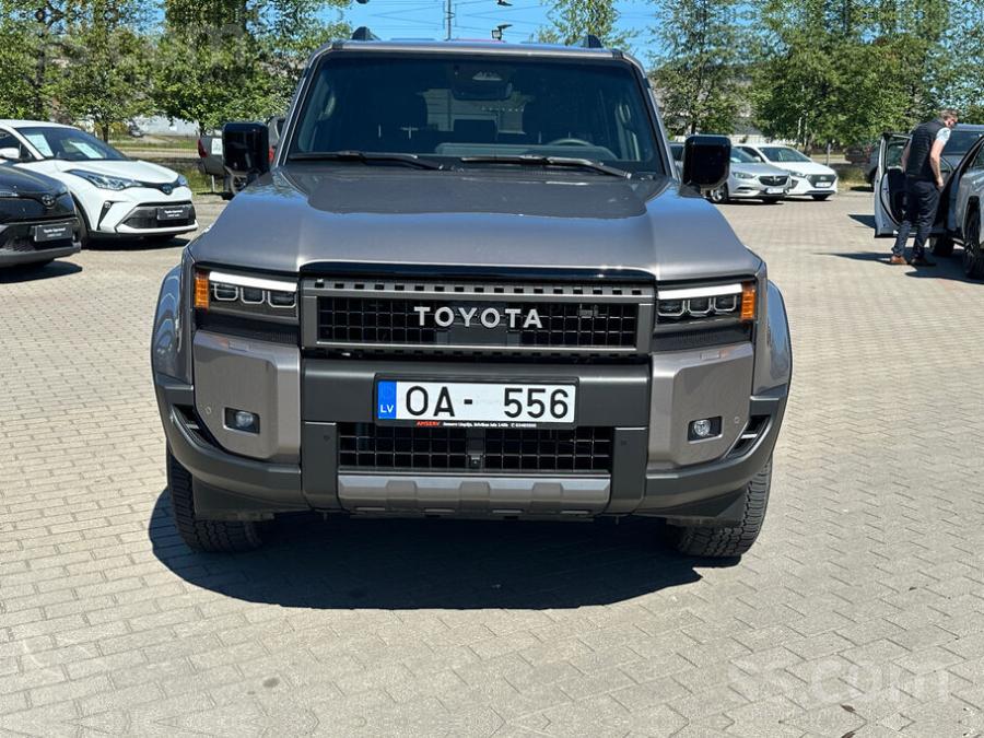 Pelēks Toyota Land Cruiser 2025 Liepāja, ar dzinēja tilpumu 2.80 L un nobraukumu 7 tūkst. km par 77900 €, foto 8 vietnē AUTOMOTO.COM.LV