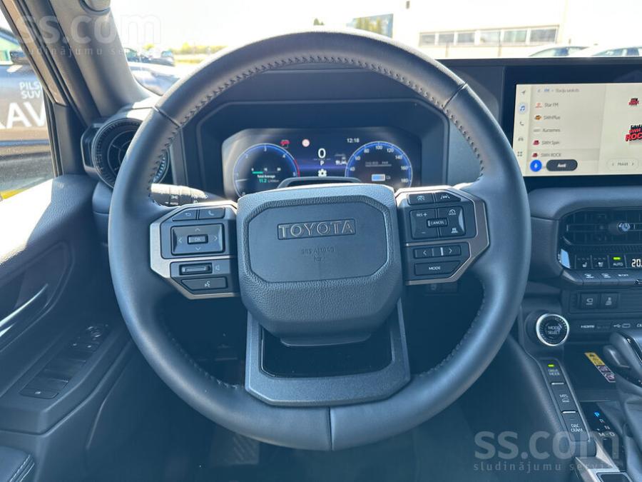 Pelēks Toyota Land Cruiser 2025 Liepāja, ar dzinēja tilpumu 2.80 L un nobraukumu 7 tūkst. km par 77900 €, foto 13 vietnē AUTOMOTO.COM.LV