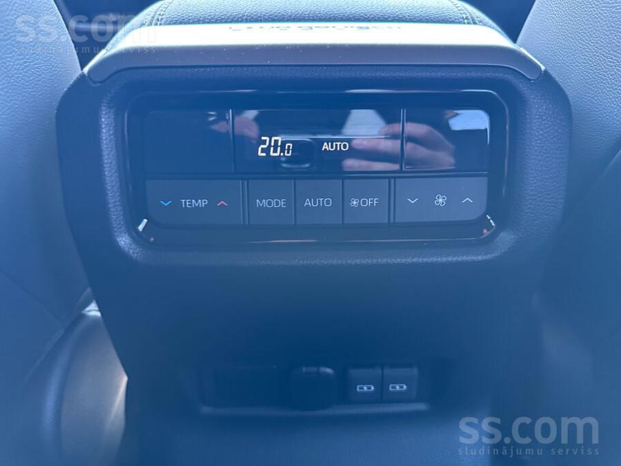 Pelēks Toyota Land Cruiser 2025 Liepāja, ar dzinēja tilpumu 2.80 L un nobraukumu 7 tūkst. km par 77900 €, foto 19 vietnē AUTOMOTO.COM.LV