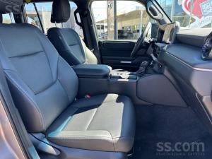 Pelēks Toyota Land Cruiser 2025 Liepāja, ar dzinēja tilpumu 2.80 L un nobraukumu 7 tūkst. km par 77900 €, foto 20 vietnē AUTOMOTO.COM.LV