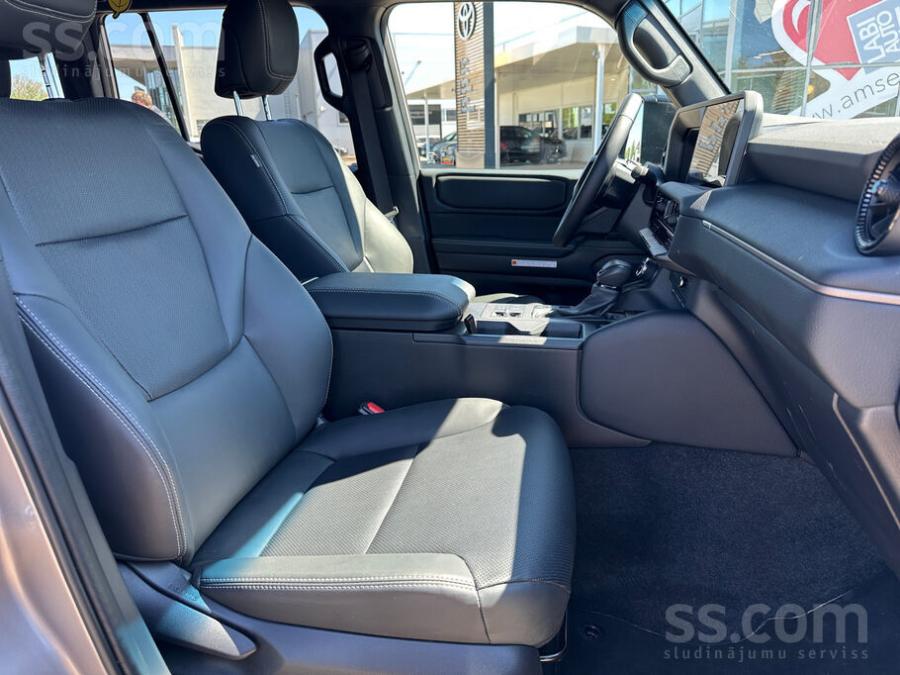 Pelēks Toyota Land Cruiser 2025 Liepāja, ar dzinēja tilpumu 2.80 L un nobraukumu 7 tūkst. km par 77900 €, foto 20 vietnē AUTOMOTO.COM.LV