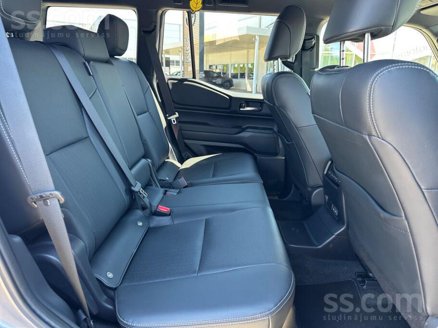 Pelēks Toyota Land Cruiser 2025 Liepāja, ar dzinēja tilpumu 2.80 L un nobraukumu 7 tūkst. km par 77900 €, foto 21 vietnē AUTOMOTO.COM.LV