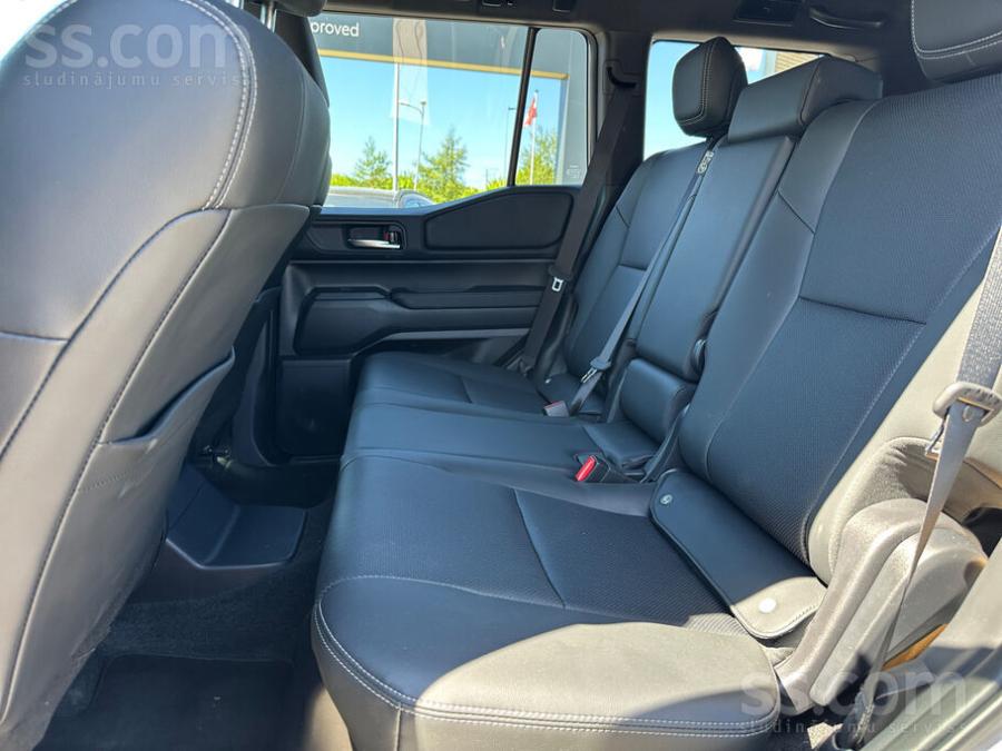 Pelēks Toyota Land Cruiser 2025 Liepāja, ar dzinēja tilpumu 2.80 L un nobraukumu 7 tūkst. km par 77900 €, foto 23 vietnē AUTOMOTO.COM.LV