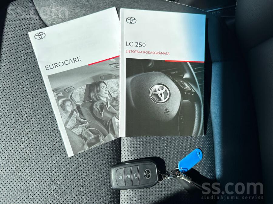 Pelēks Toyota Land Cruiser 2025 Liepāja, ar dzinēja tilpumu 2.80 L un nobraukumu 7 tūkst. km par 77900 €, foto 24 vietnē AUTOMOTO.COM.LV