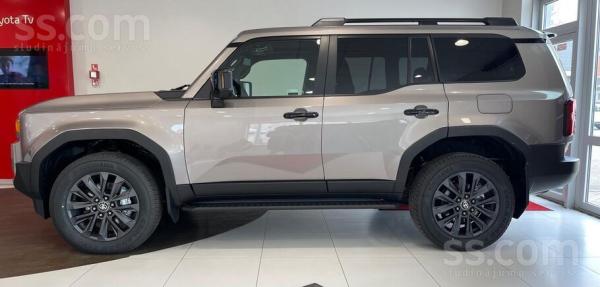 Grey Toyota Land Cruiser 2025 in Jekabpils, with an engine capacity of 2.80 L and mileage of 10 thousand km for 83900 €, photo 2 on AUTOMOTO.COM.LV