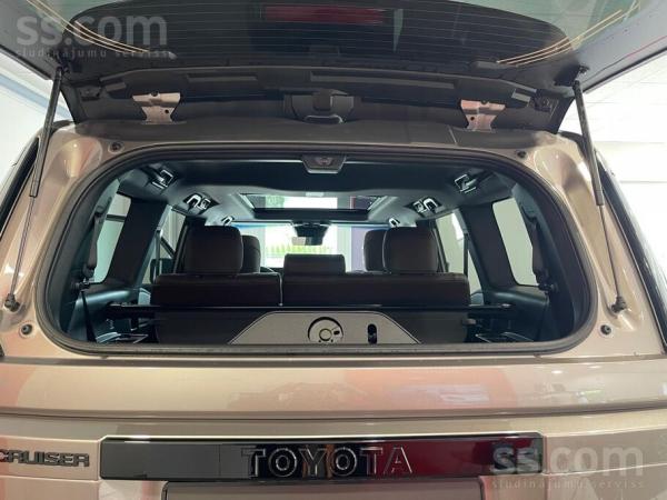 Grey Toyota Land Cruiser 2025 in Jekabpils, with an engine capacity of 2.80 L and mileage of 10 thousand km for 83900 €, photo 8 on AUTOMOTO.COM.LV