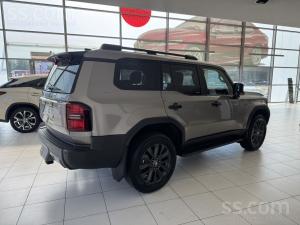 Grey Toyota Land Cruiser 2025 in Riga, with an engine capacity of 2.80 L and mileage of 20 thousand km for 82500 €, photo 5 on AUTOMOTO.COM.LV