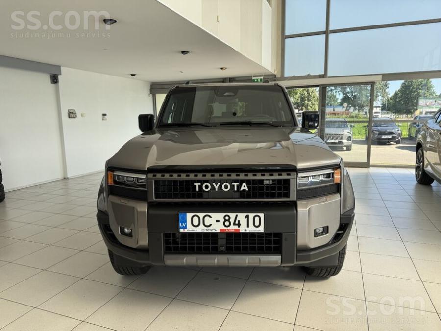 Grey Toyota Land Cruiser 2025 in Riga, with an engine capacity of 2.80 L and mileage of 20 thousand km for 82500 €, photo 7 on AUTOMOTO.COM.LV