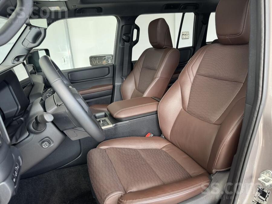 Grey Toyota Land Cruiser 2025 in Riga, with an engine capacity of 2.80 L and mileage of 20 thousand km for 82500 €, photo 9 on AUTOMOTO.COM.LV