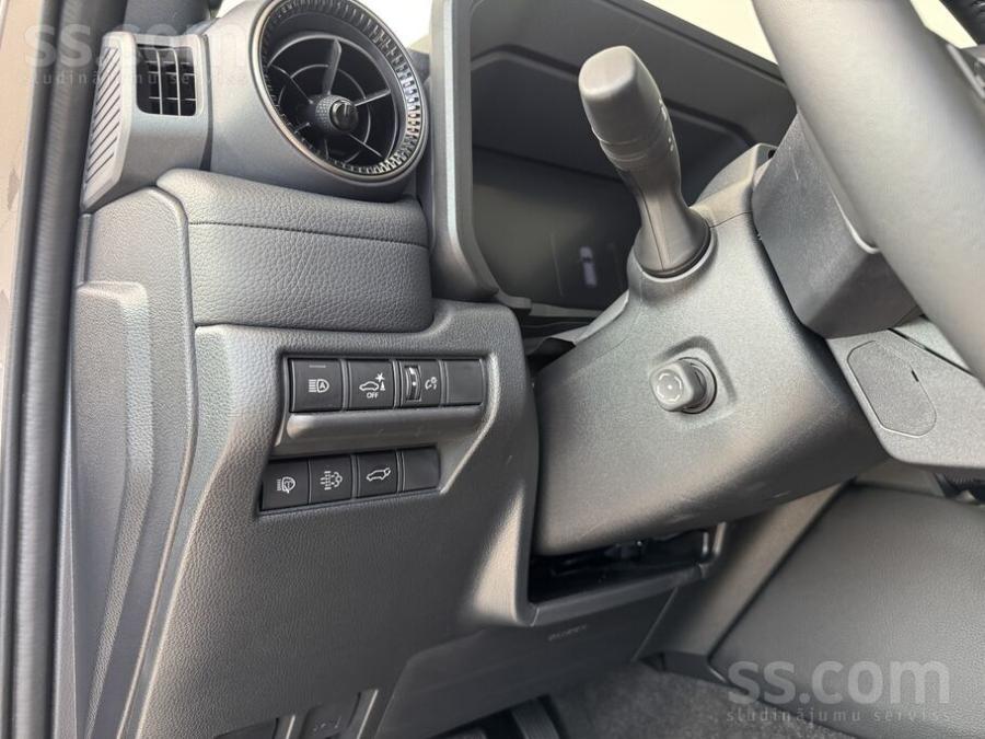 Grey Toyota Land Cruiser 2025 in Riga, with an engine capacity of 2.80 L and mileage of 20 thousand km for 82500 €, photo 10 on AUTOMOTO.COM.LV