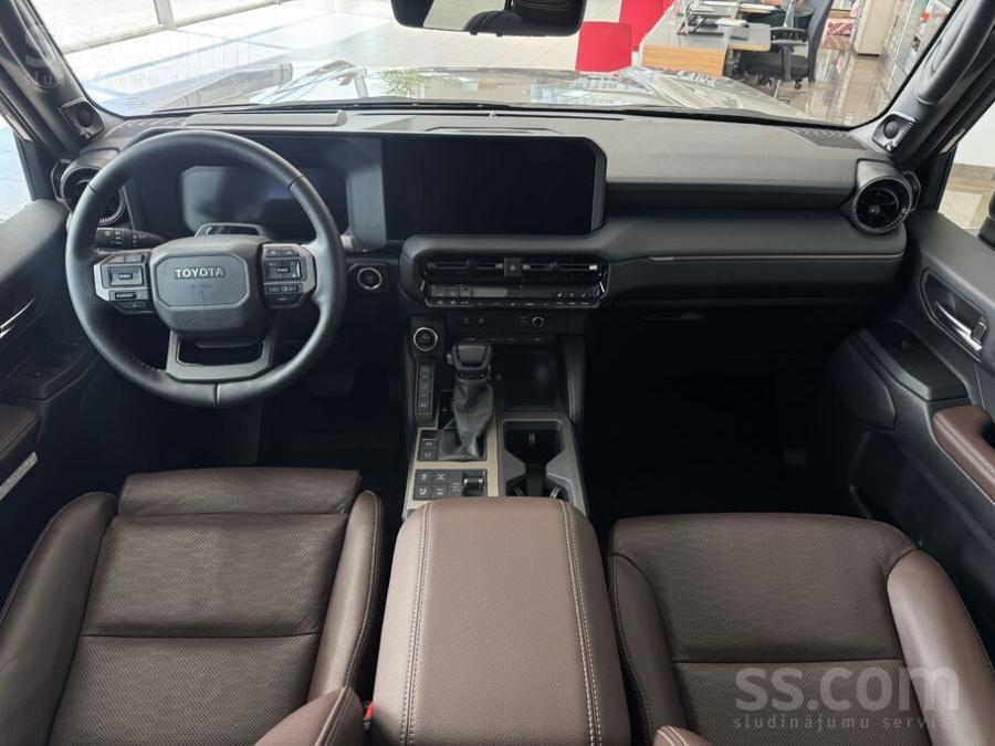 Grey Toyota Land Cruiser 2025 in Riga, with an engine capacity of 2.80 L and mileage of 20 thousand km for 82500 €, photo 13 on AUTOMOTO.COM.LV