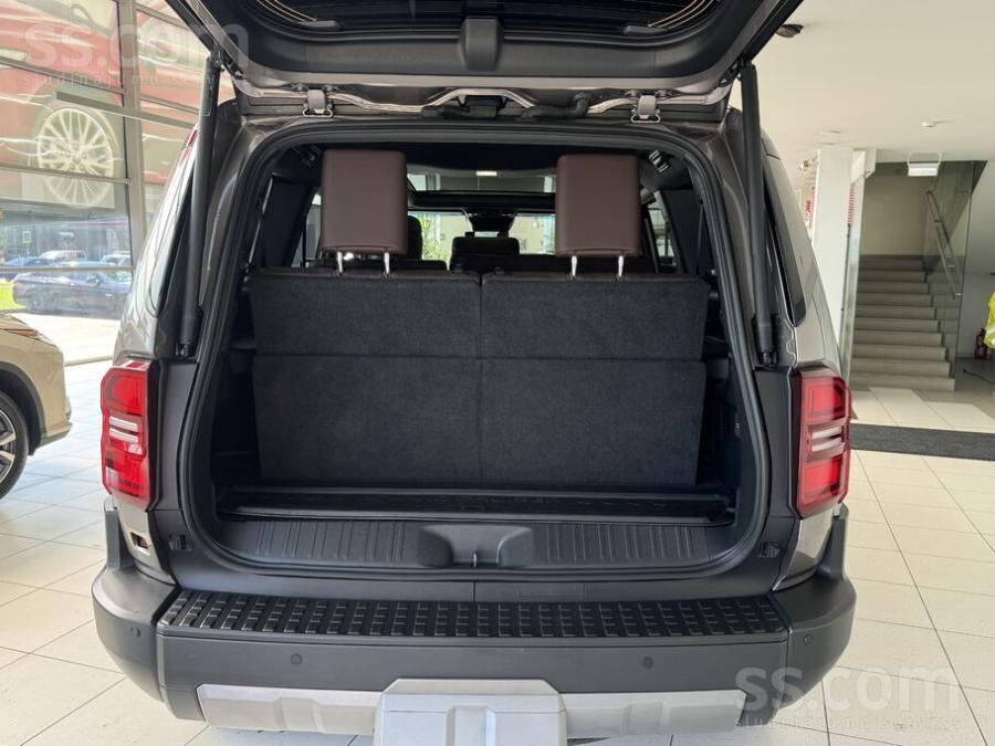 Grey Toyota Land Cruiser 2025 in Riga, with an engine capacity of 2.80 L and mileage of 20 thousand km for 82500 €, photo 29 on AUTOMOTO.COM.LV