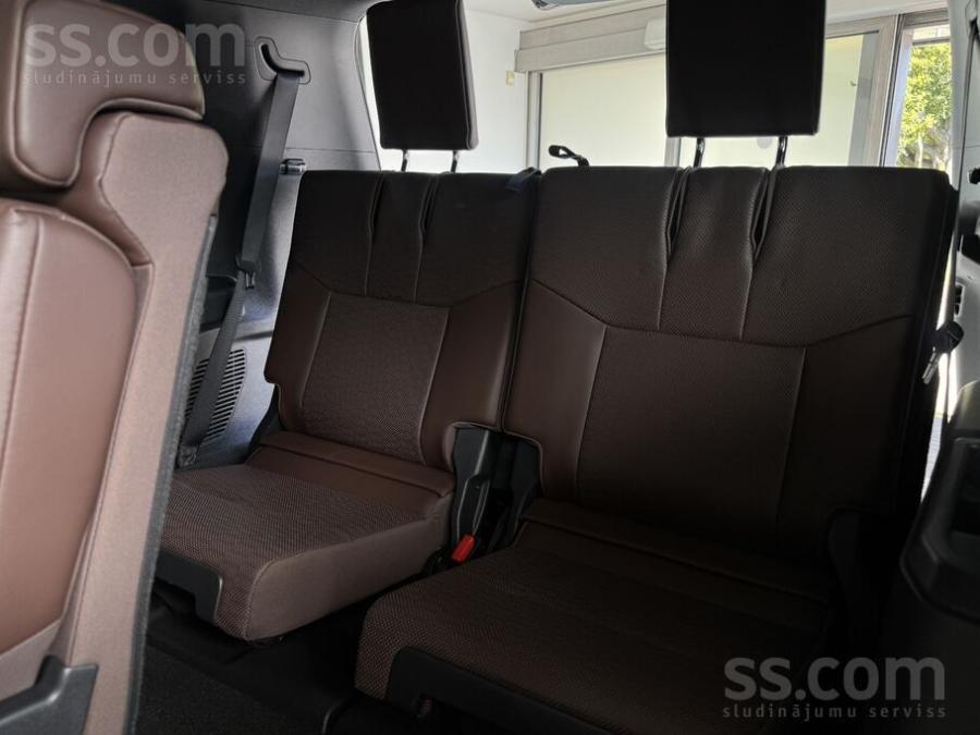 Grey Toyota Land Cruiser 2025 in Riga, with an engine capacity of 2.80 L and mileage of 20 thousand km for 82500 €, photo 30 on AUTOMOTO.COM.LV