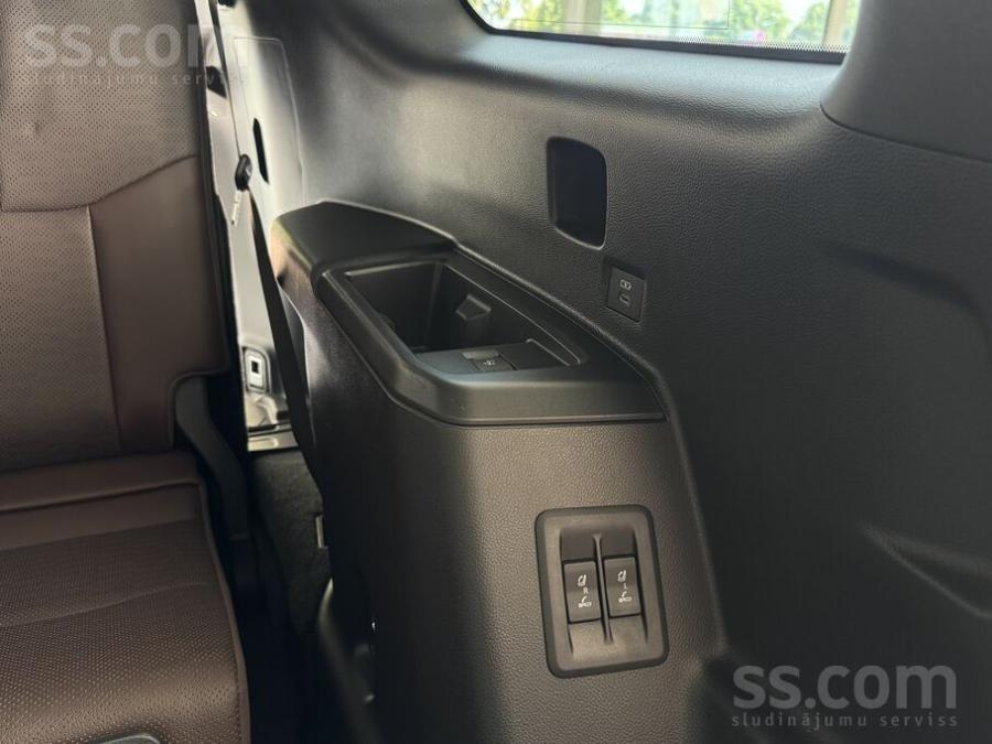 Grey Toyota Land Cruiser 2025 in Riga, with an engine capacity of 2.80 L and mileage of 20 thousand km for 82500 €, photo 31 on AUTOMOTO.COM.LV